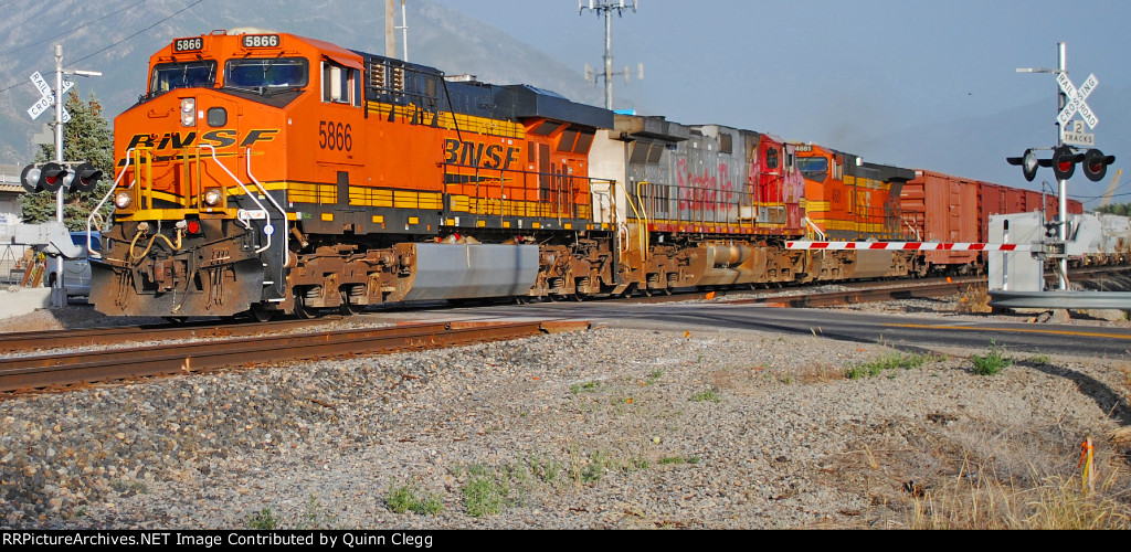 BNSF 5866